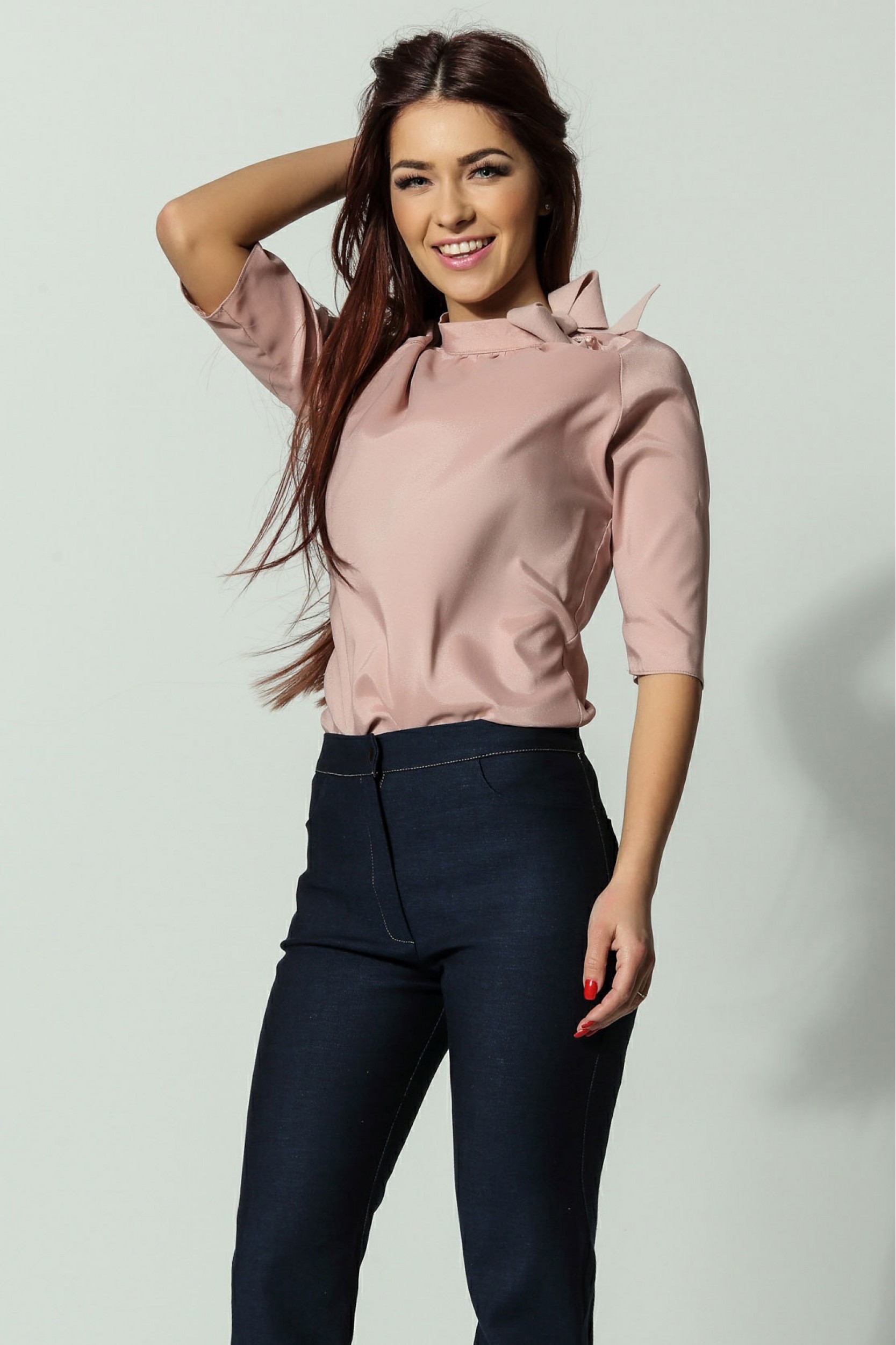 Bluza cu fundita roz pudrat